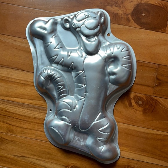 Wilton | Kitchen | Wilton Tigger Cake Pan Disney Character | Poshmark